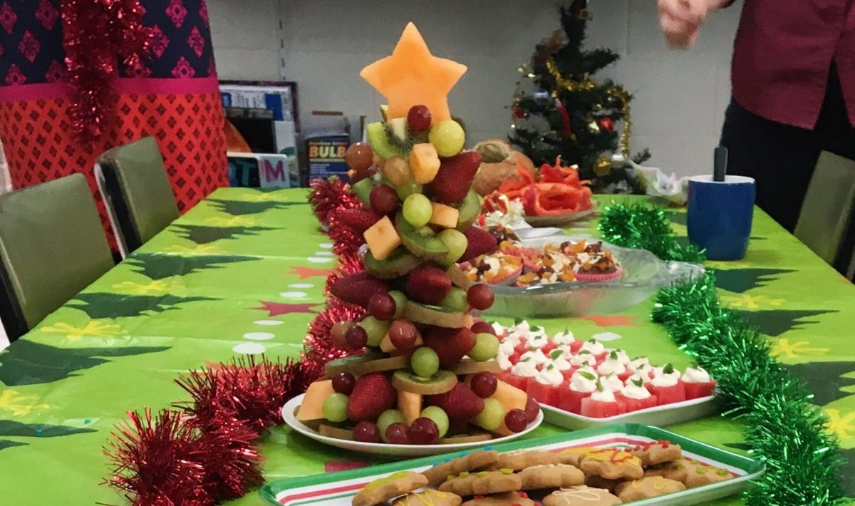 How to make a fruit christmas tree – Broccoli & blueberries